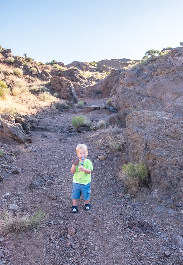 Guide for Hiking Bridge Spring Arch near Vegas – Photography & Travel